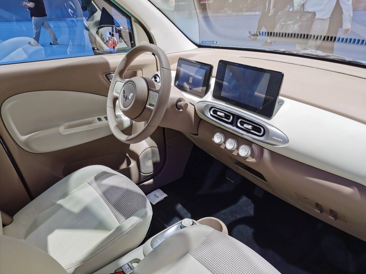 宏光MINIEV上市5年销量超160万，四门版掀起新潮流_搜狐汽车_搜狐网