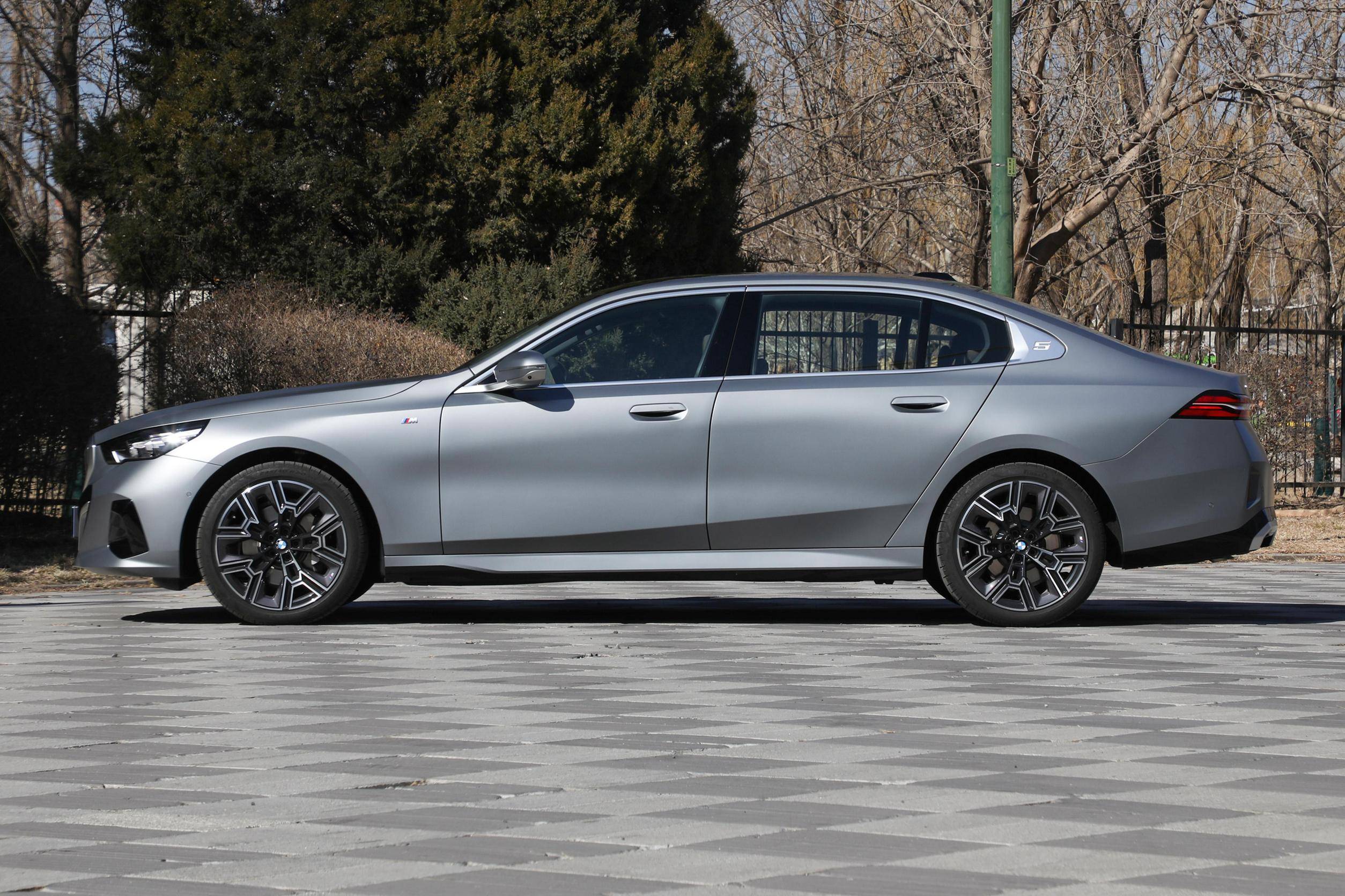 宝马终于挺不住了，5系卖26.68万起，配2.0T+8AT，6.5秒破百_搜狐汽车_搜狐网