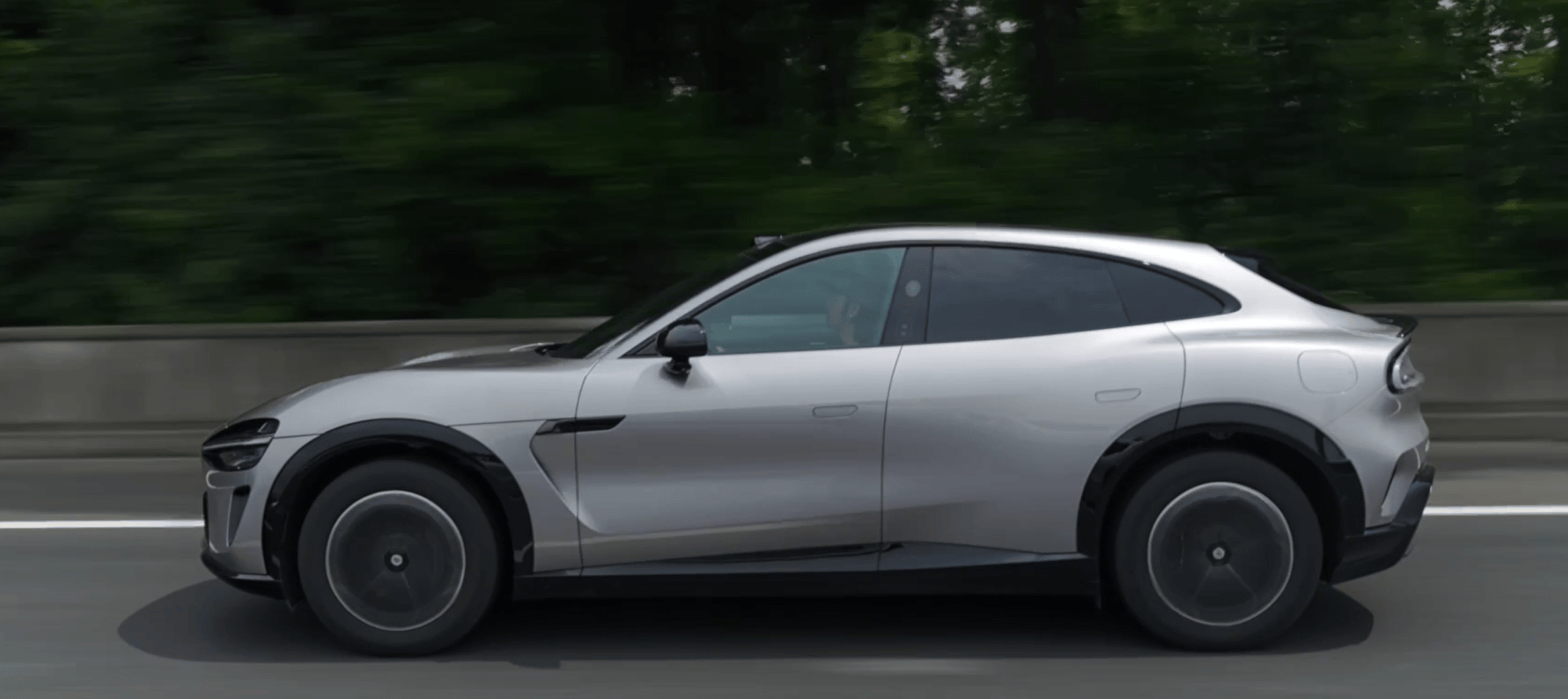 小米YU7入门版能跑570km堪称续航王，弱在充电不如高配快_测试_功率_限速