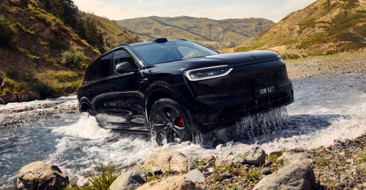 国民SUV幸福旗舰VS奶爸车，全新问界M7和理想L8谁更胜一筹？_搜狐汽车_搜狐网