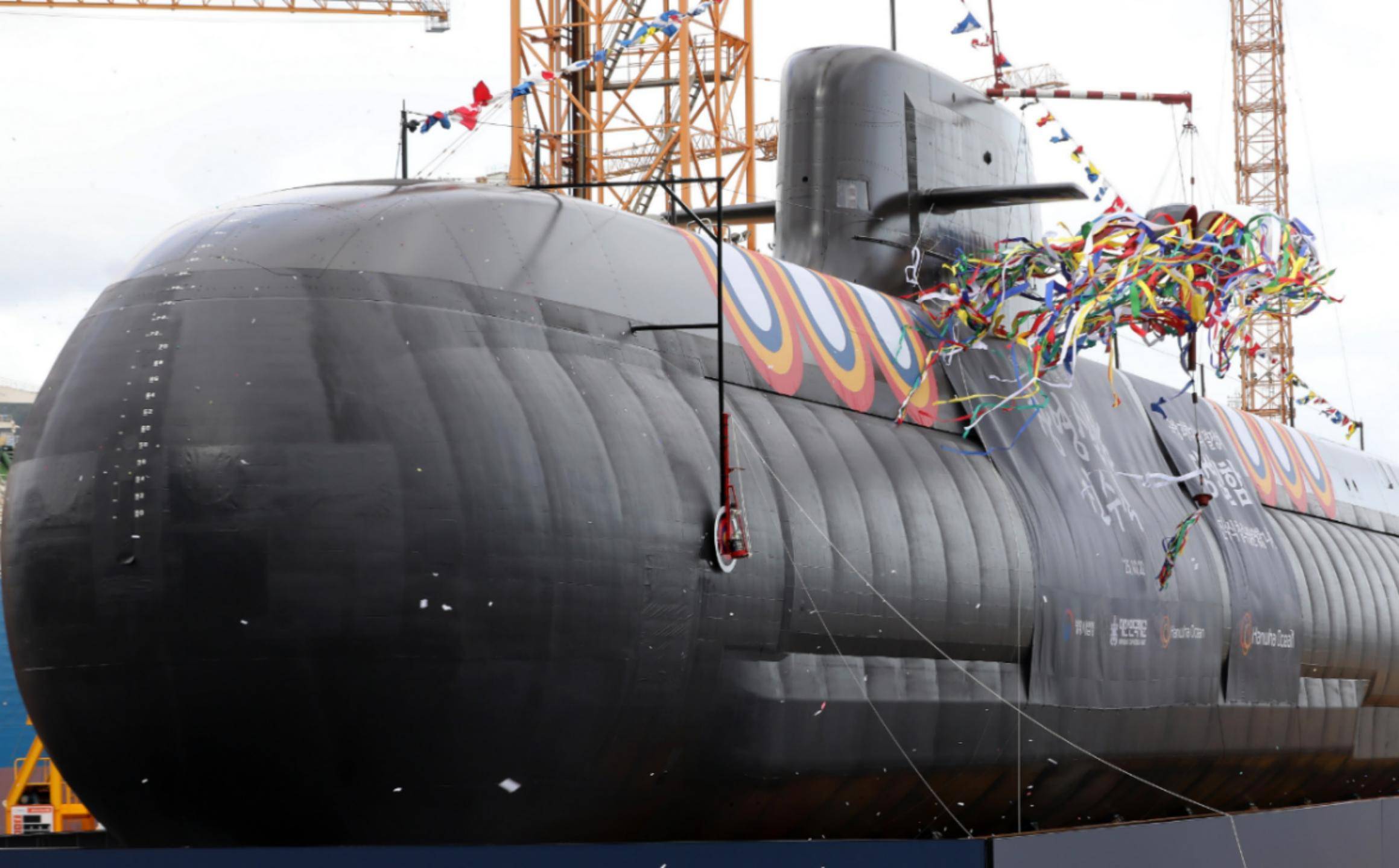 韩国最大潜艇下水，安装10个垂发单元可远程打击，吨位与039C相当_海军_张保皋_Batch-II