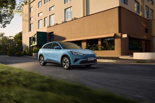 10.98万起上市，极狐全新阿尔法T5全球首个搭载8775舱驾一体_搜狐汽车_搜狐网