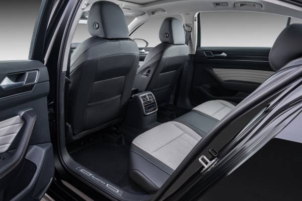 迈腾3000万辆甄选款，轴距2871mm同级领先。_搜狐汽车_搜狐网