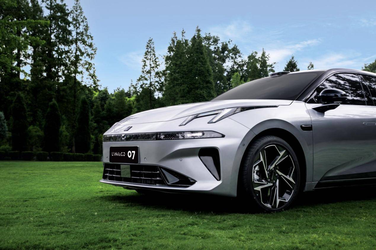 惊喜开箱！哈妮克孜的新宠全新领克07EM-P，打造移动生活新风尚_搜狐汽车_搜狐网