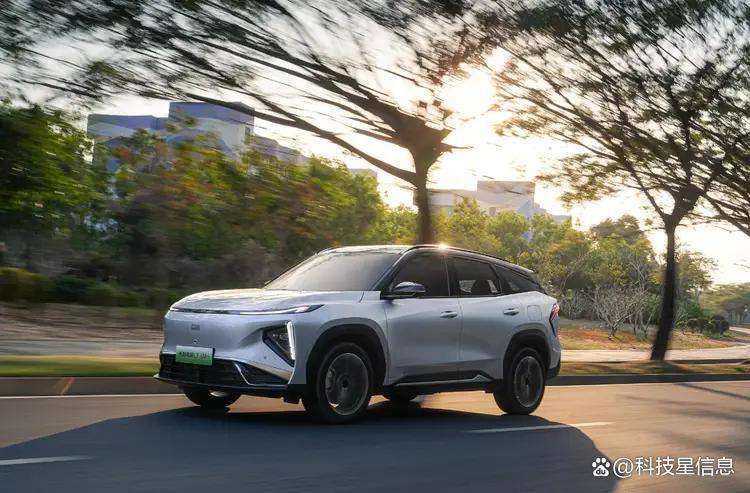 11万级混动SUV新答案：吉利银河L7 EM-i，把安全和省油都卷明白了_搜狐汽车_搜狐网