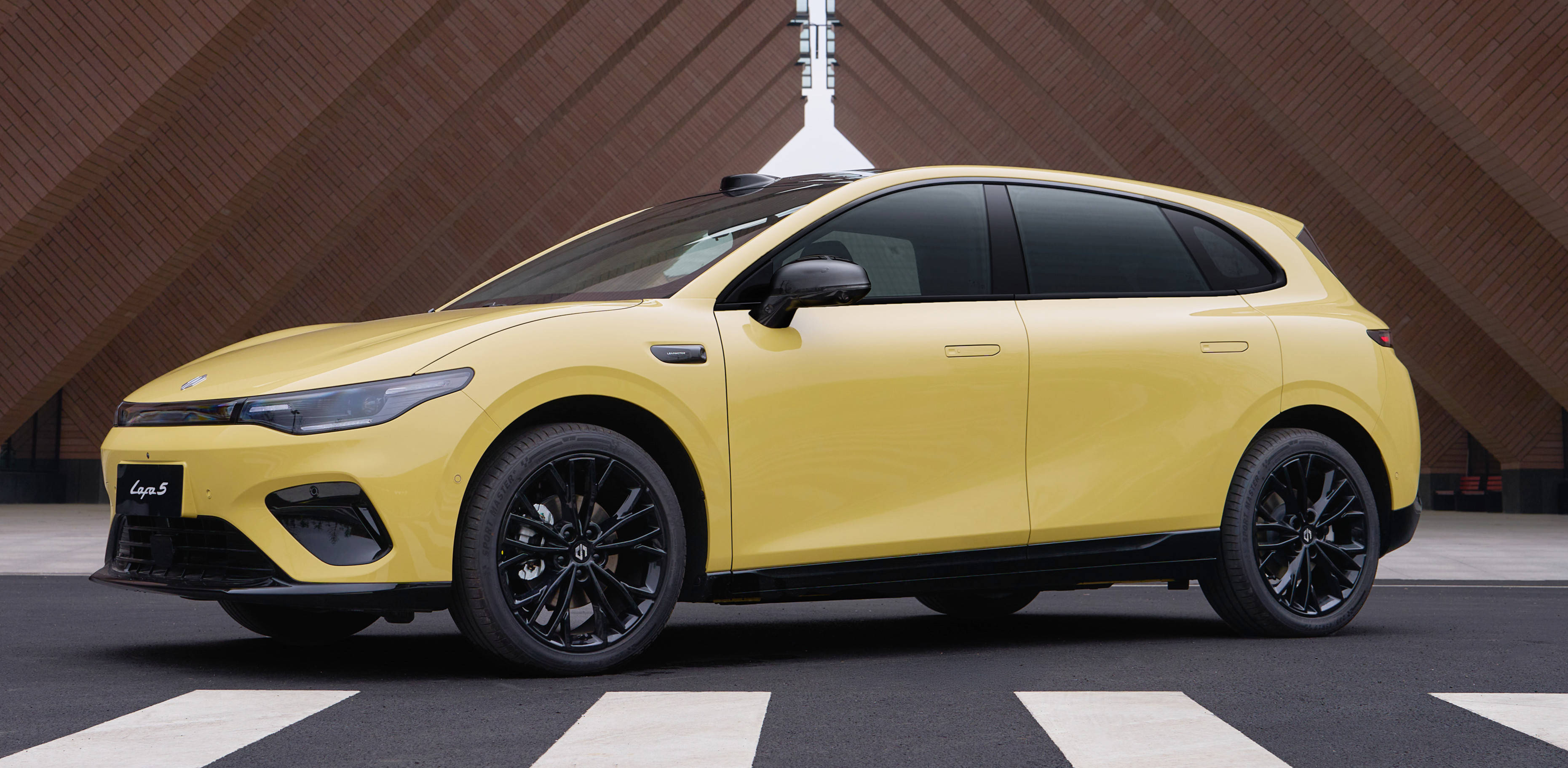 10.58万元起！零跑Lafa5正式开启预售，配备8295芯片与激光雷达_搜狐汽车_搜狐网