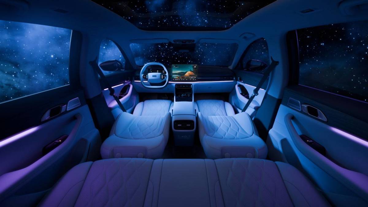 2L油耗+2845mm轴距！吉利银河A7这性价比，多犹豫一秒都是对它的不尊重了_搜狐汽车_搜狐网