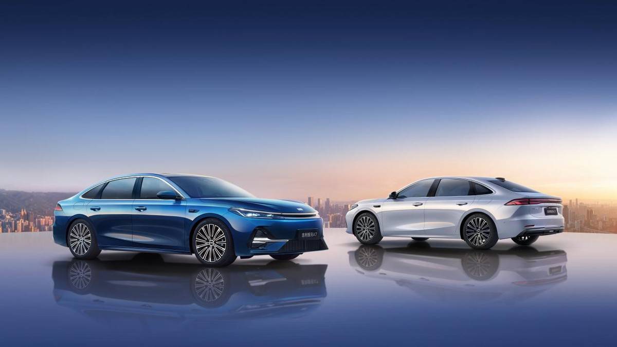 2L油耗+2845mm轴距！吉利银河A7这性价比，多犹豫一秒都是对它的不尊重了_搜狐汽车_搜狐网