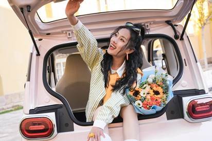 一起开心，宏光MINIEV第三代马卡龙迎来南京首秀_搜狐汽车_搜狐网