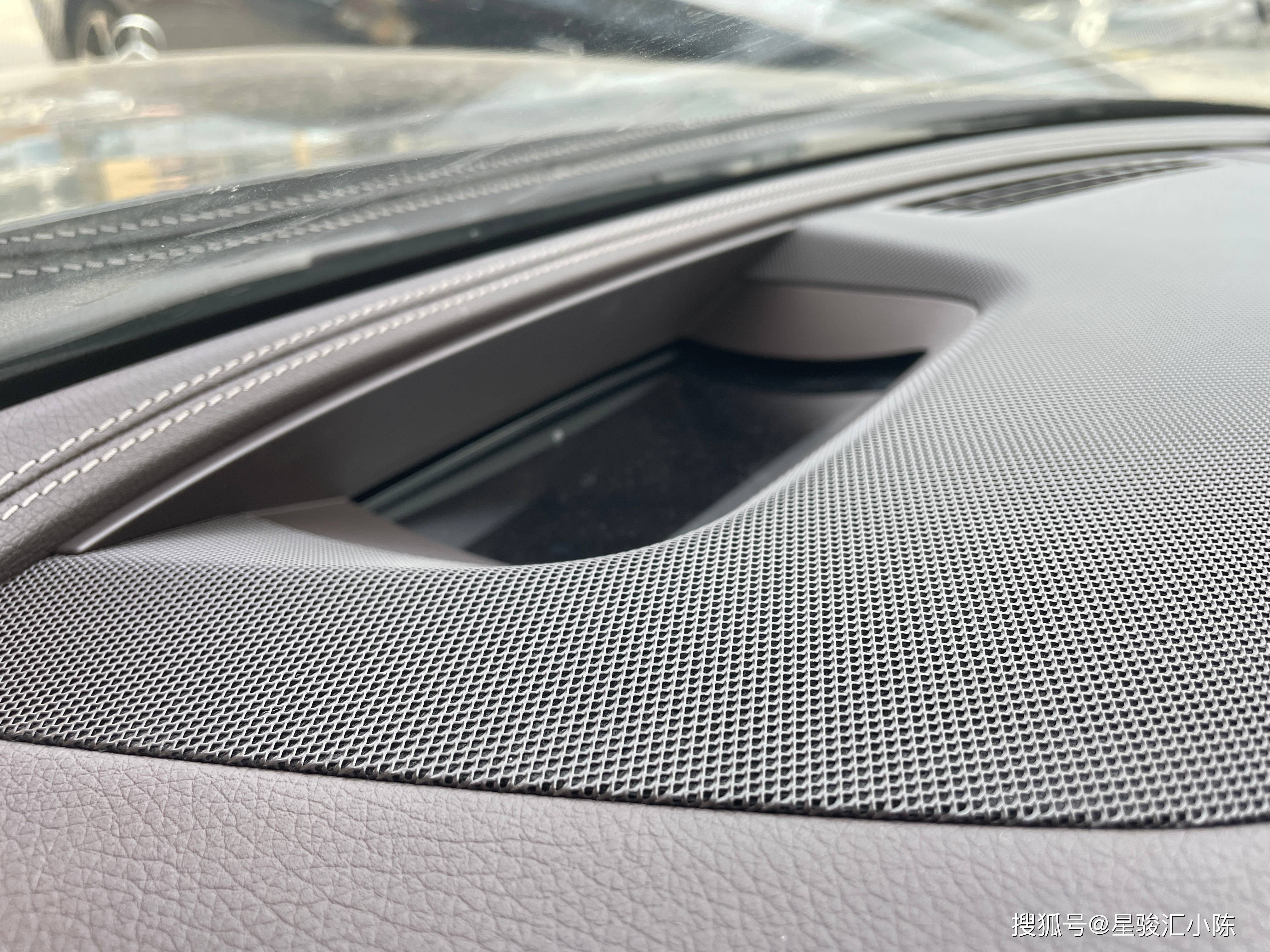 奔驰E350eL改装23P驾驶辅助系统、HUD抬头显示升级案例分享_搜狐汽车_搜狐网