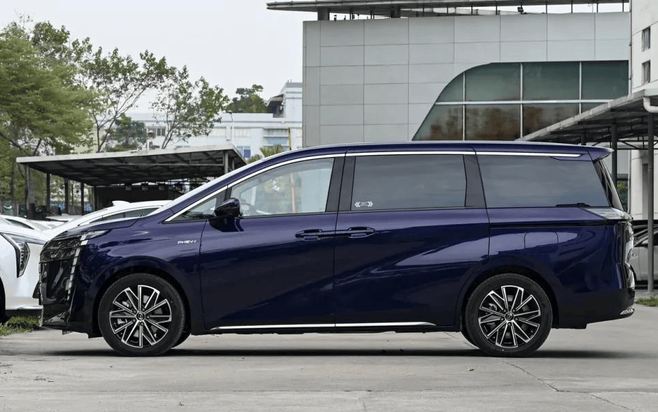 别克GL8劲敌来袭！7座大沙发才20万出头，搭2.0L插混带侧滑门，续航1200km_搜狐汽车_搜狐网