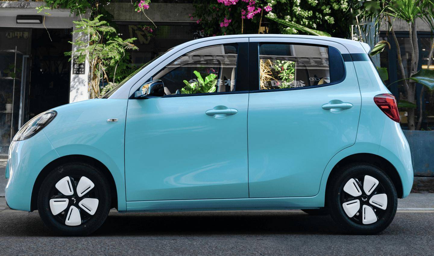 五菱宏光MINIEV四门版亮相，天舆S平台打造，续航205公里萌态可掬！_搜狐汽车_搜狐网