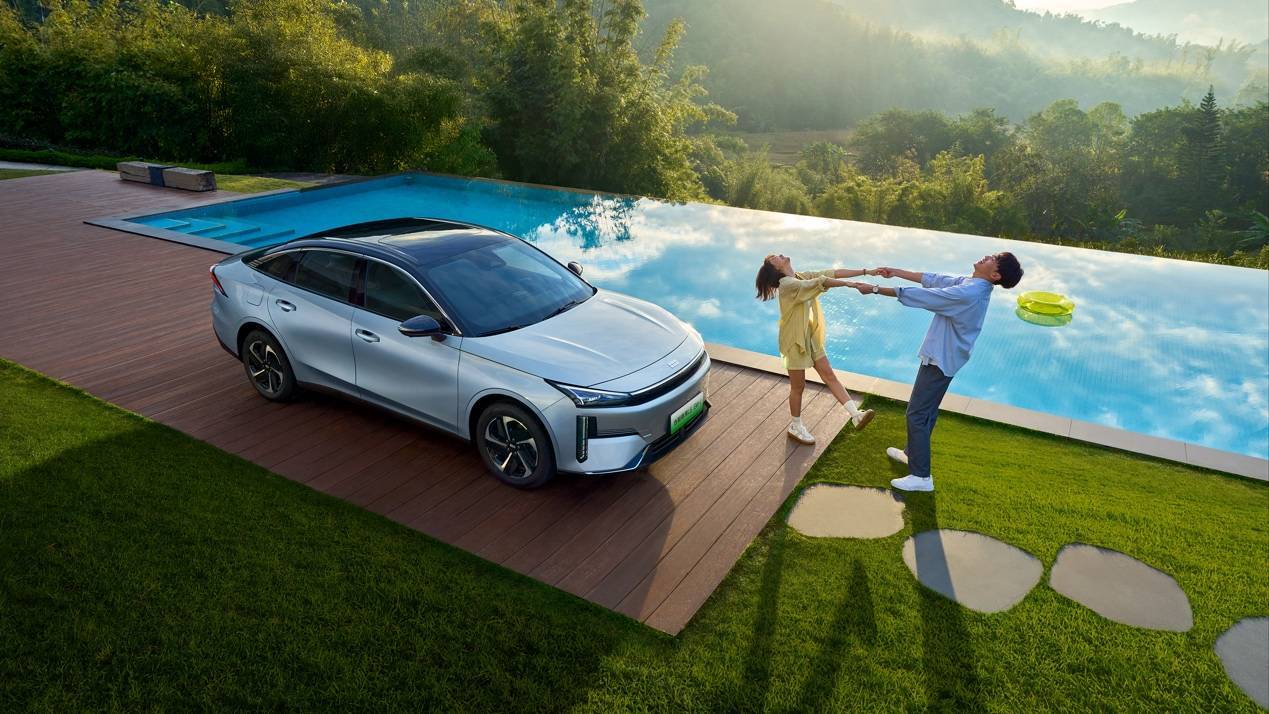 吉利银河L6 EMi焕新登场，2L级油耗引领节能新风尚_搜狐汽车_搜狐网