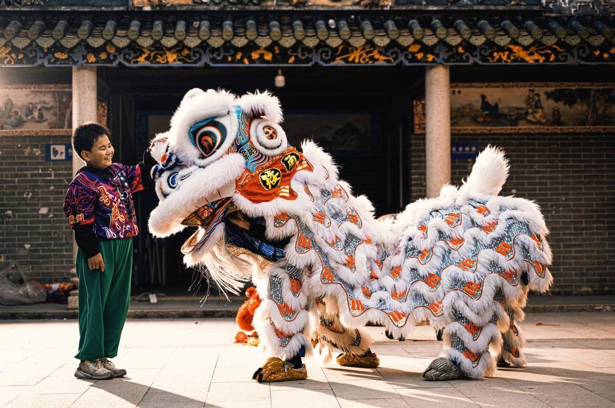 吉利银河星舰7 EMi插混SUV上市，能否成为新能源市场新宠？_搜狐汽车_搜狐网