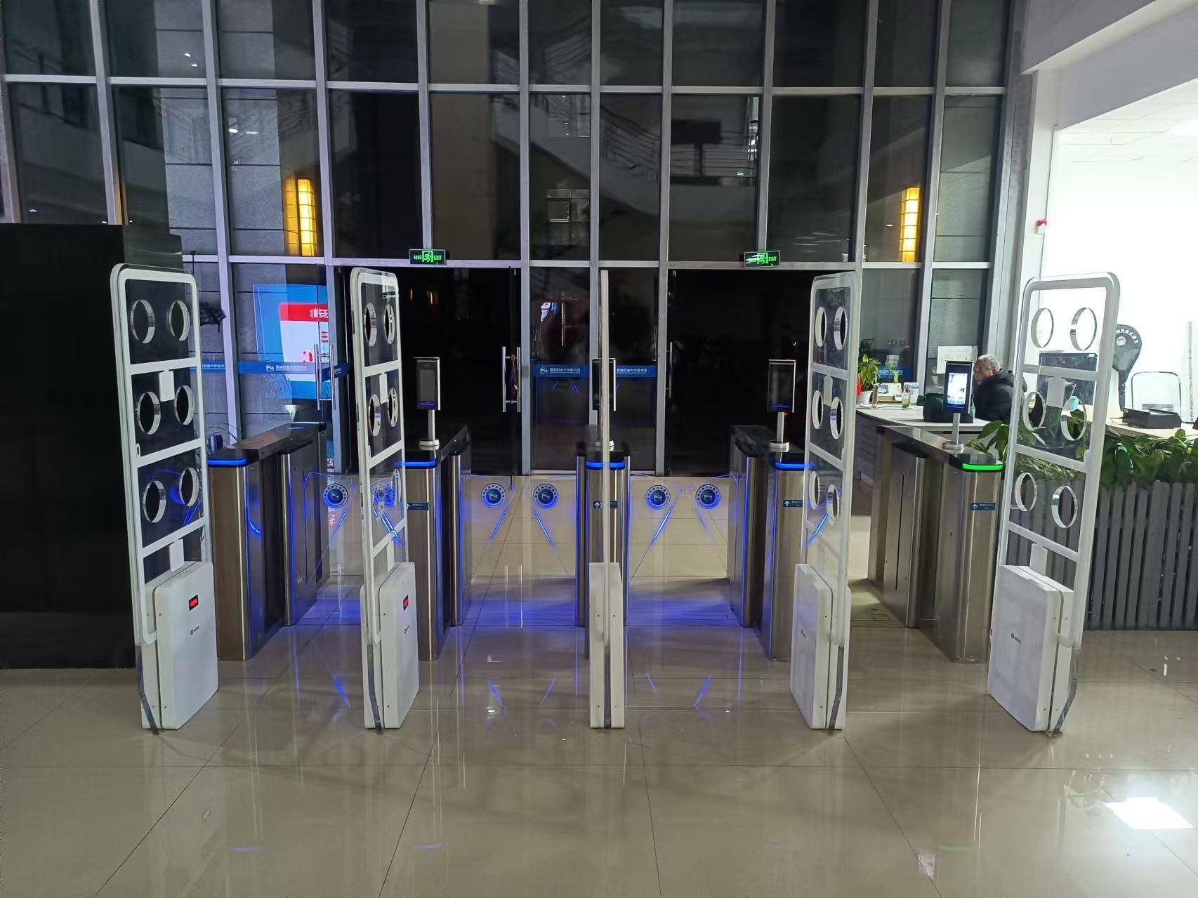 介绍RFID防盗安全门，RFID通道门，RFID通道门为智慧图书馆铸就坚不可摧的防盗防线_报警_技术_标签