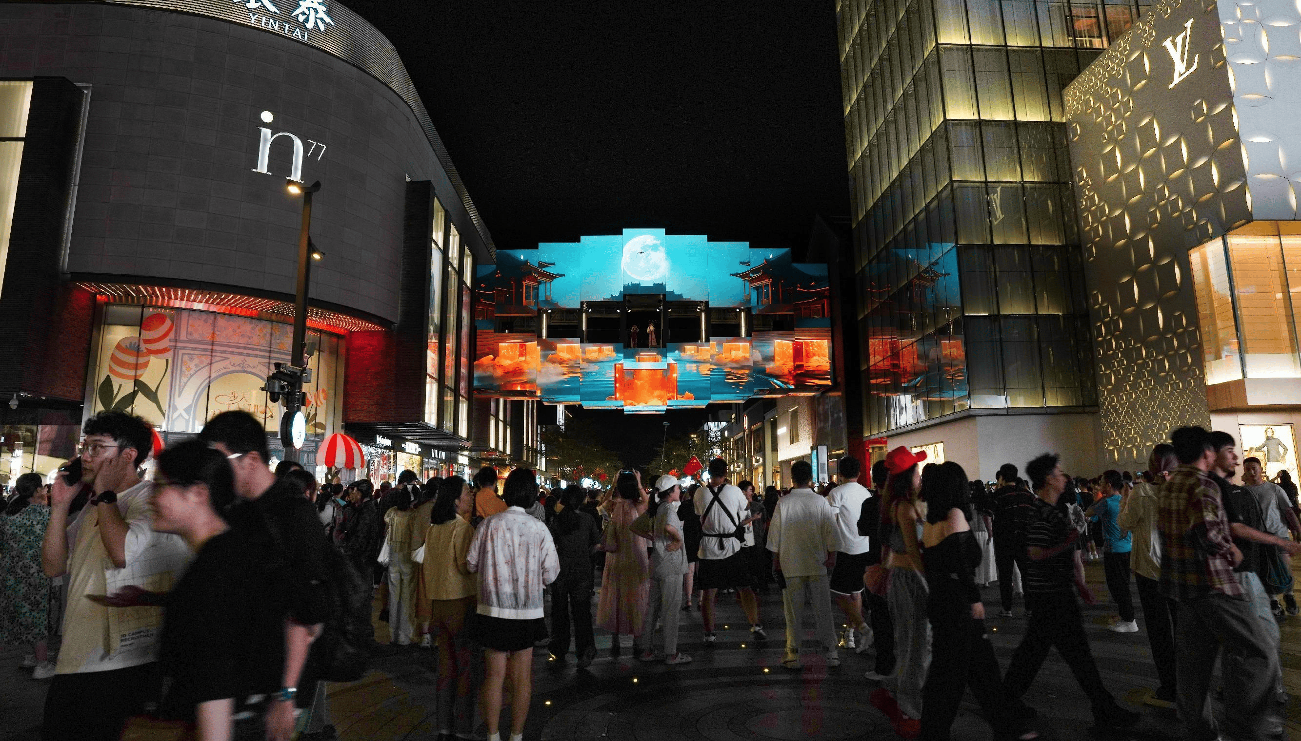 杭州湖滨银泰in77西子连廊LED（央晟传媒）_文化_品牌_广告