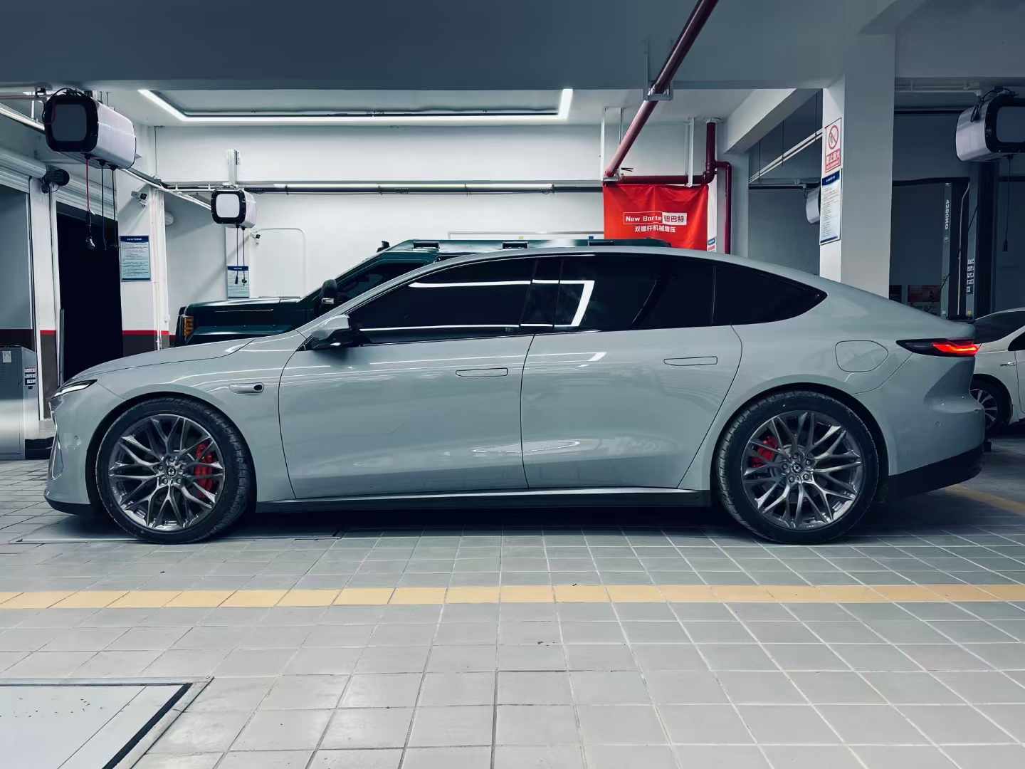 蔚来 ET7 通过AIRBFT狗骨可调降低拉杆实现低趴姿态？_搜狐汽车_搜狐网