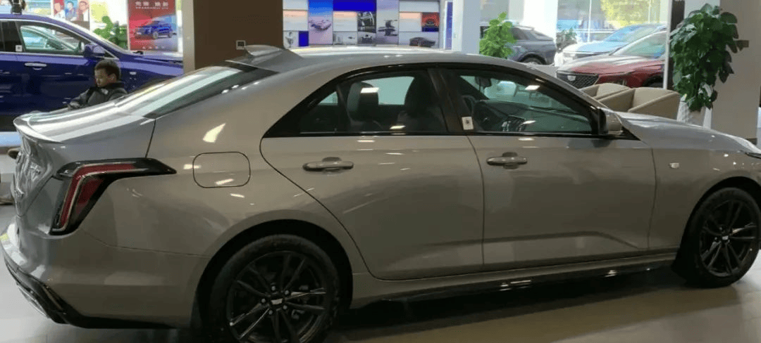 凯迪拉克＂疯了＂！CT4直降8万，2.0T+237马力后驱神车，13.98万就能买豪华轿车，BBA慌不慌？_搜狐汽车_搜狐网