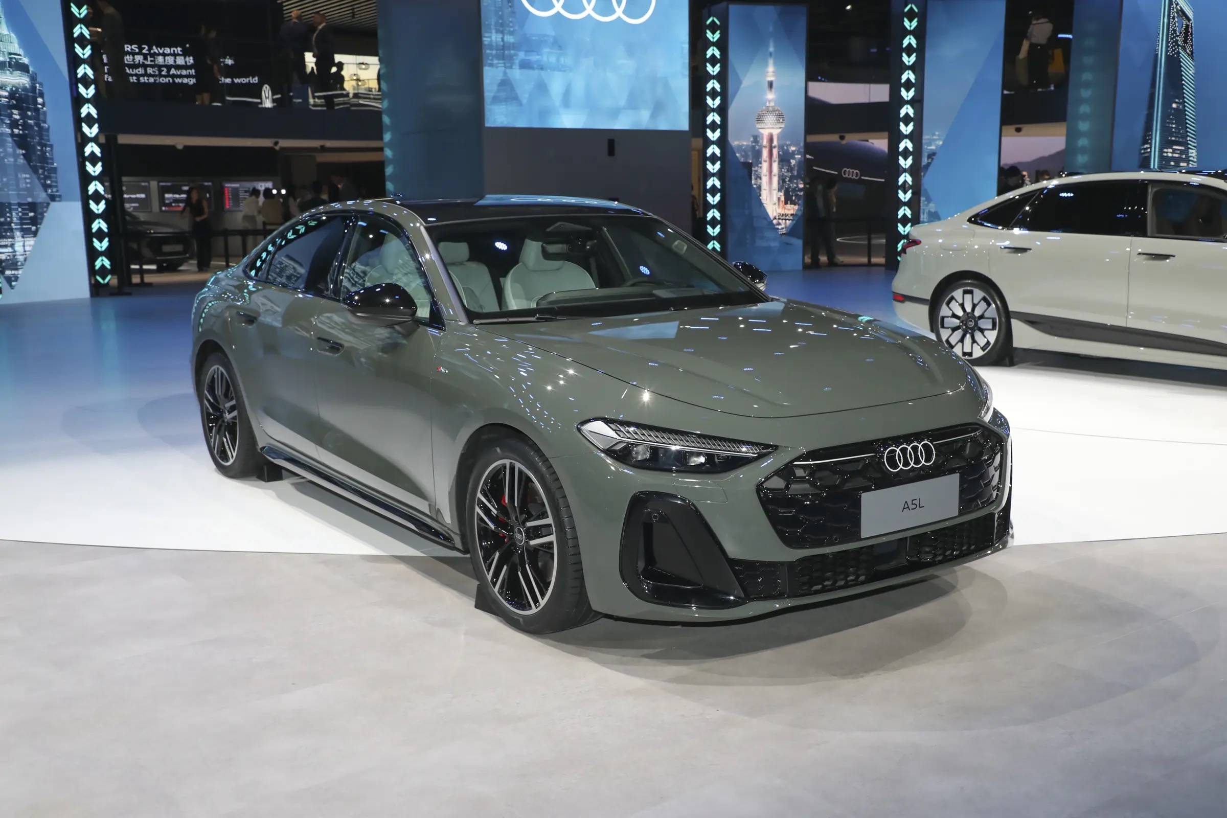 先享礼遇价25.68万元起！一汽奥迪A5L预售价公布，竞争宝马3系_搜狐汽车_搜狐网