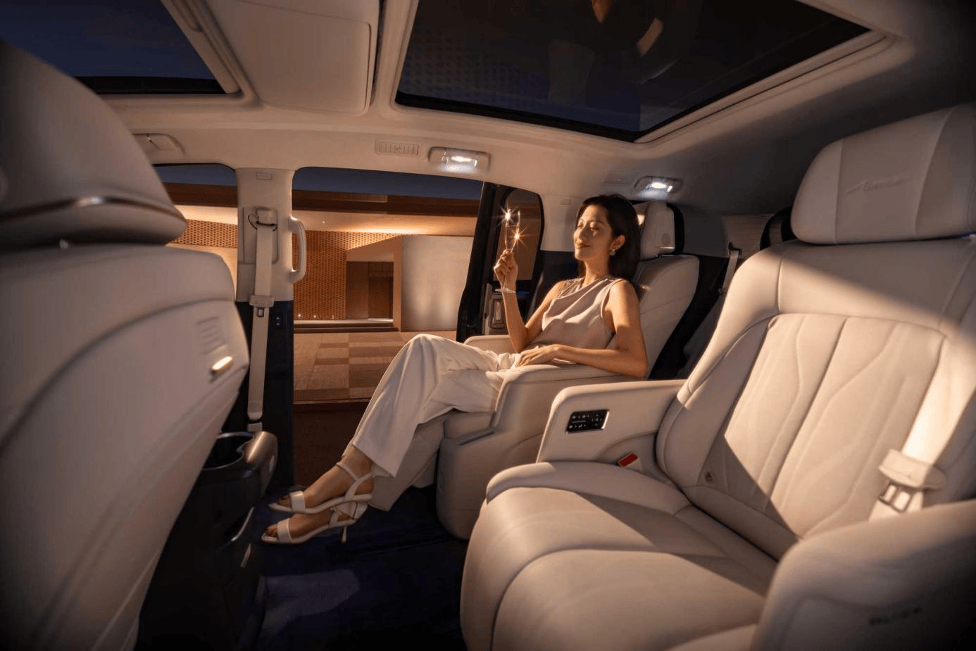 全新别克GL8陆尊开启预售 可享多重限时权益_搜狐汽车_搜狐网