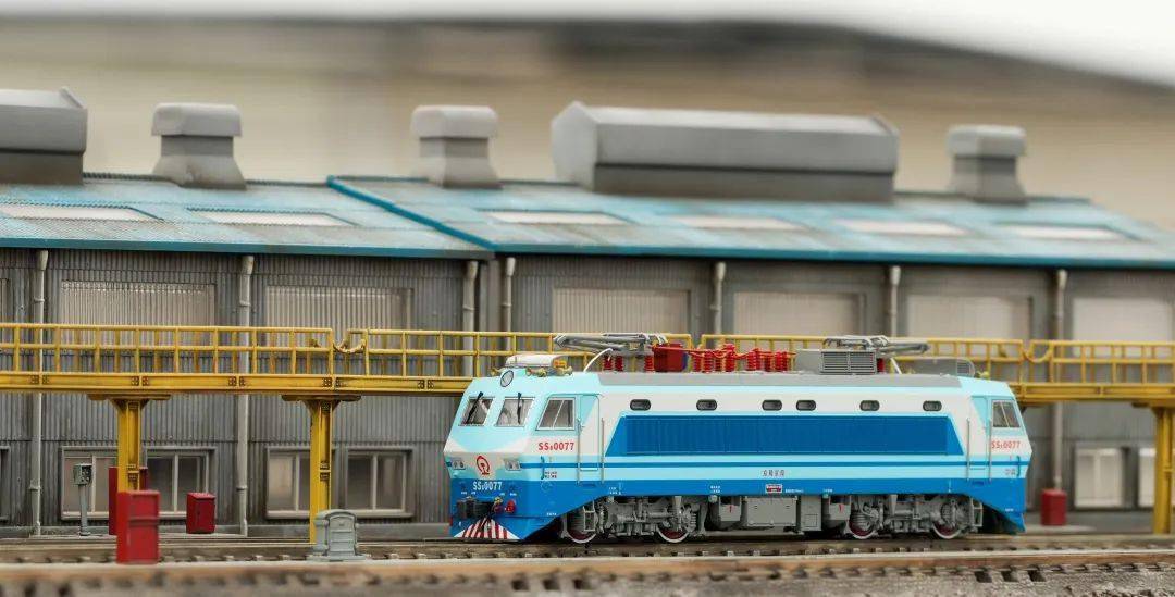 中车文创与长鸣联合开发的首款火车模型SS8上线，被抢购一空_搜狐汽车_搜狐网