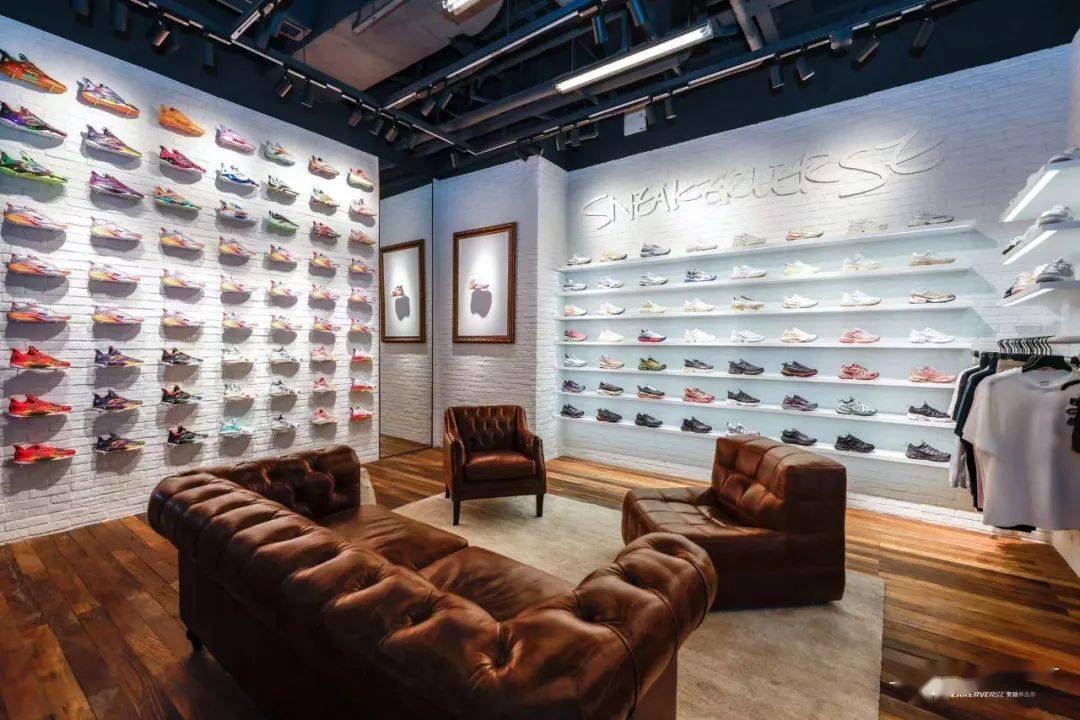 首家 ANTA SNEAKERVERSE 安踏作品集白标店进驻三里屯_品牌_市场追捧_欧文