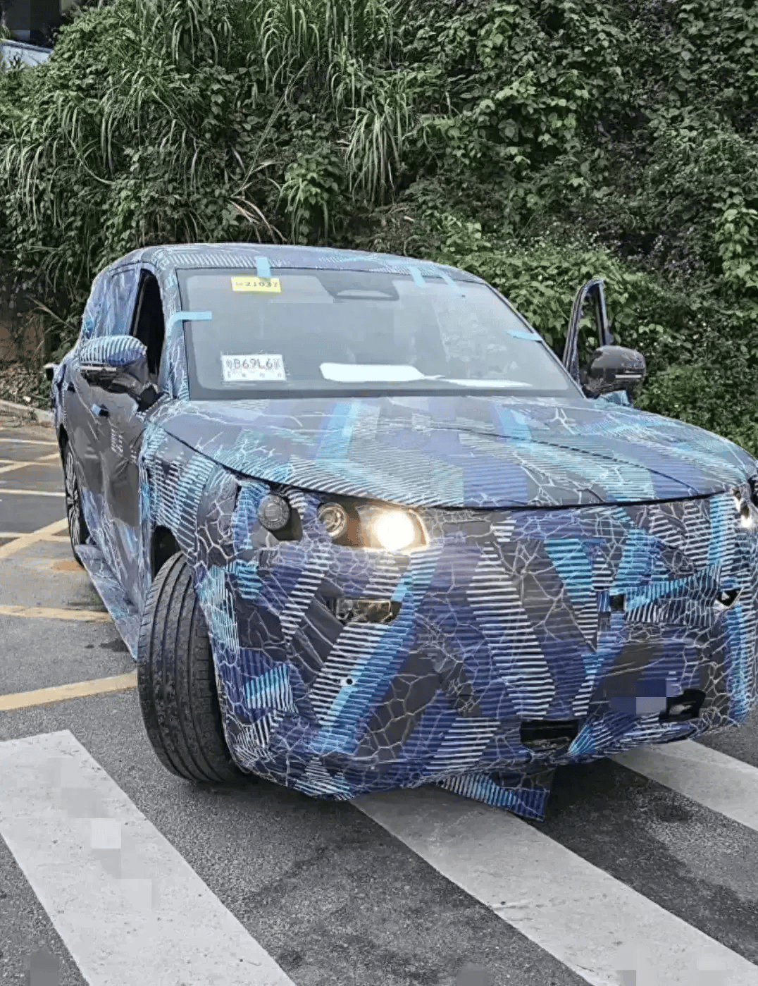 腾势N9大型SUV伪装车曝光，预计40万起售，下半年正式上市？_搜狐汽车_搜狐网