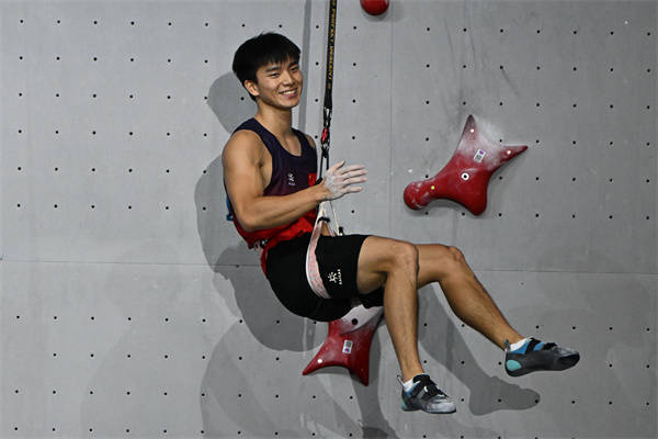 攀岩世界杯（中国吴江汾湖站）落幕 中国选手伍鹏获男子速度赛冠军_决赛_项目_难度