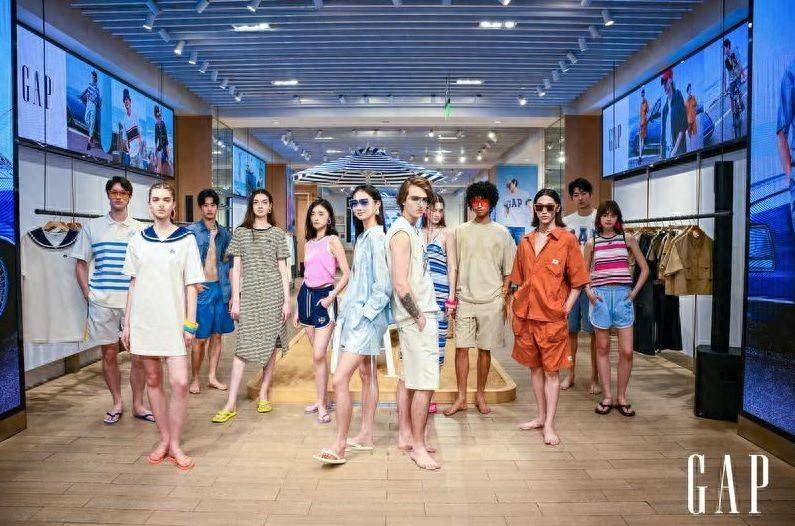 GAP南京西路863旗舰店变身“GAP一夏限时体验空间”_夏日_度假_设计