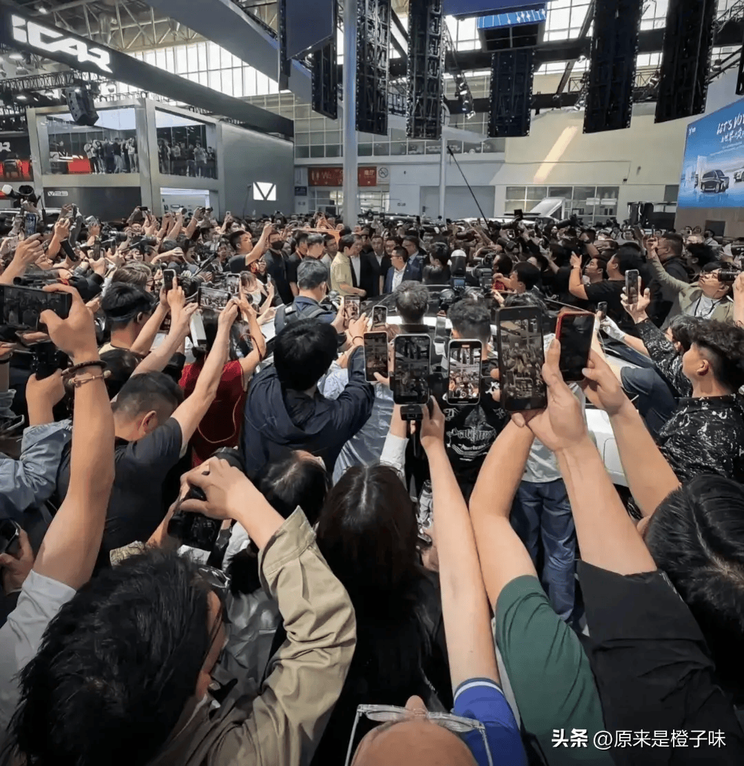 笑不活了！雷军现身北京车展，有人大喊了一声“爸爸”，全场笑翻 科技 魅力 人气