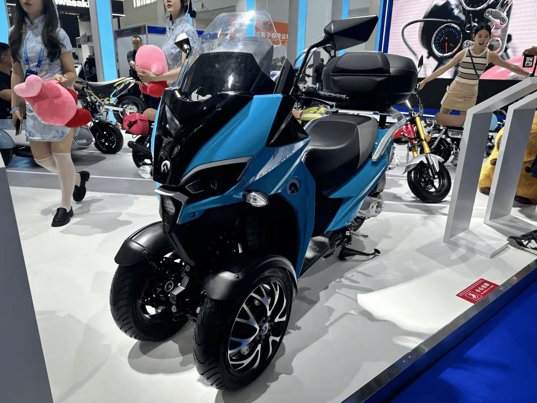 北京摩展惊艳亮相,AD1 200都市版引领倒三轮新潮流｜2024北京摩博会_设计_摩托_车辆