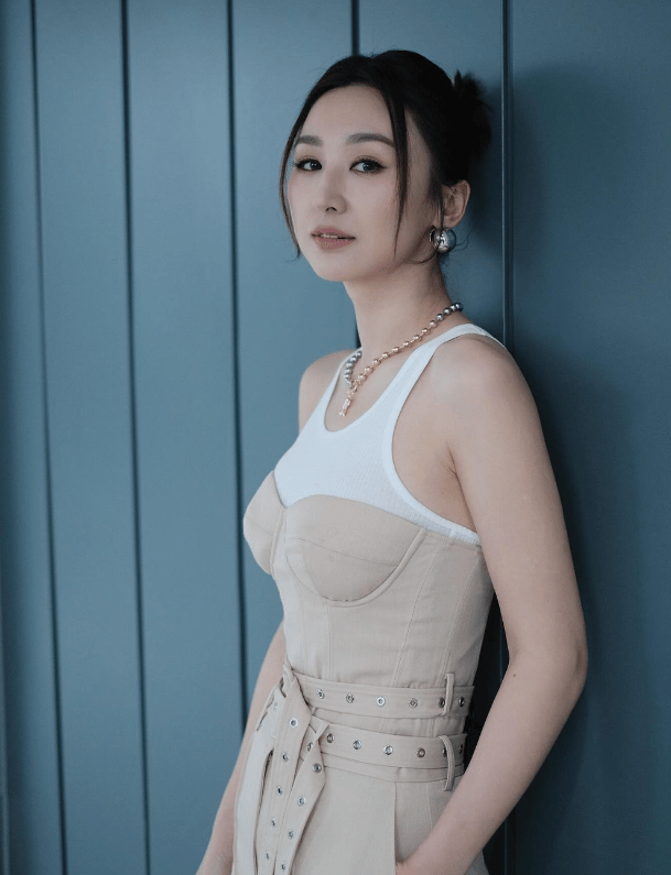 44岁TVB隆胸女星被认TVB咪神高海宁！本尊亲自留言澄清：是我_郭嘉文_庄思敏_李泽楷