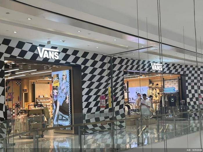 “挖角”Lululemon，威富集团想救Vans_Choe_Sun_品牌