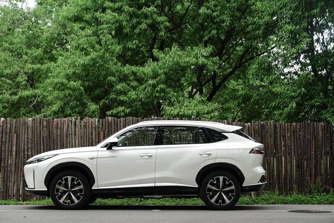 新车速递 | 10万级SUV，续航1300km，硬刚比亚迪宋Pro！它能行吗？_搜狐汽车_搜狐网