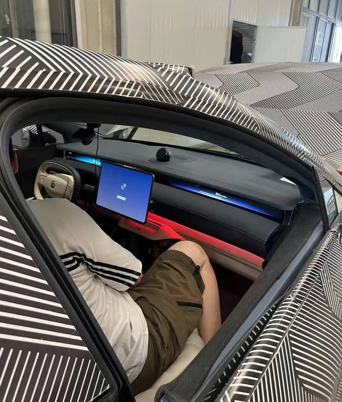 质感拉满！蔚来ET9内饰率先曝光：超长带鱼屏太吸睛_搜狐汽车_搜狐网