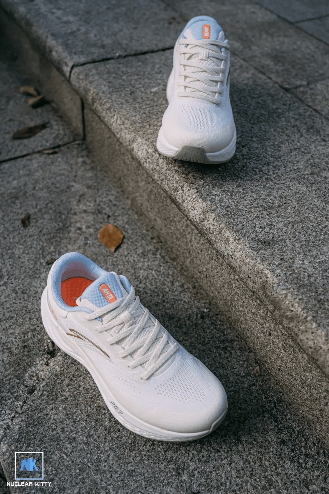 安踏冠军3 vs 安踏PG7 我该怎么选？_跑鞋_穿着_感觉