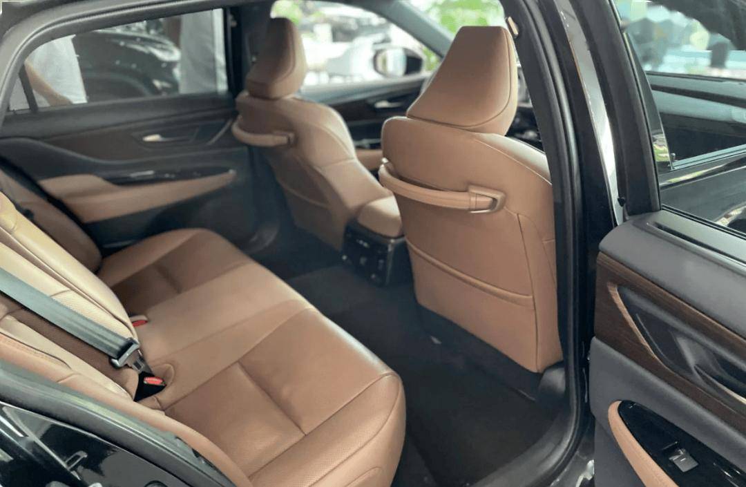 进口丰田皇冠高调上市，2.4T+6AT+370马力，提速5.8秒，仅30万起，气场十足！_搜狐汽车_搜狐网