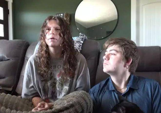 一场事故，他腰部以下半个身子全没了... 女友不离不弃，婚后4年很幸福～_Reiche_叉车_生活