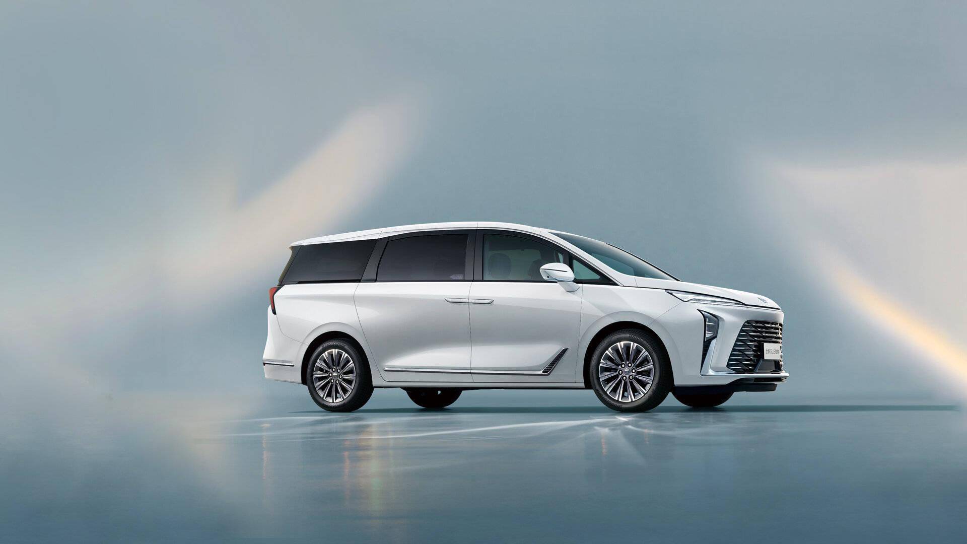 别克GL8陆尊新款来袭，配置升级价格诱人，市场又将掀起波澜？_搜狐汽车_搜狐网