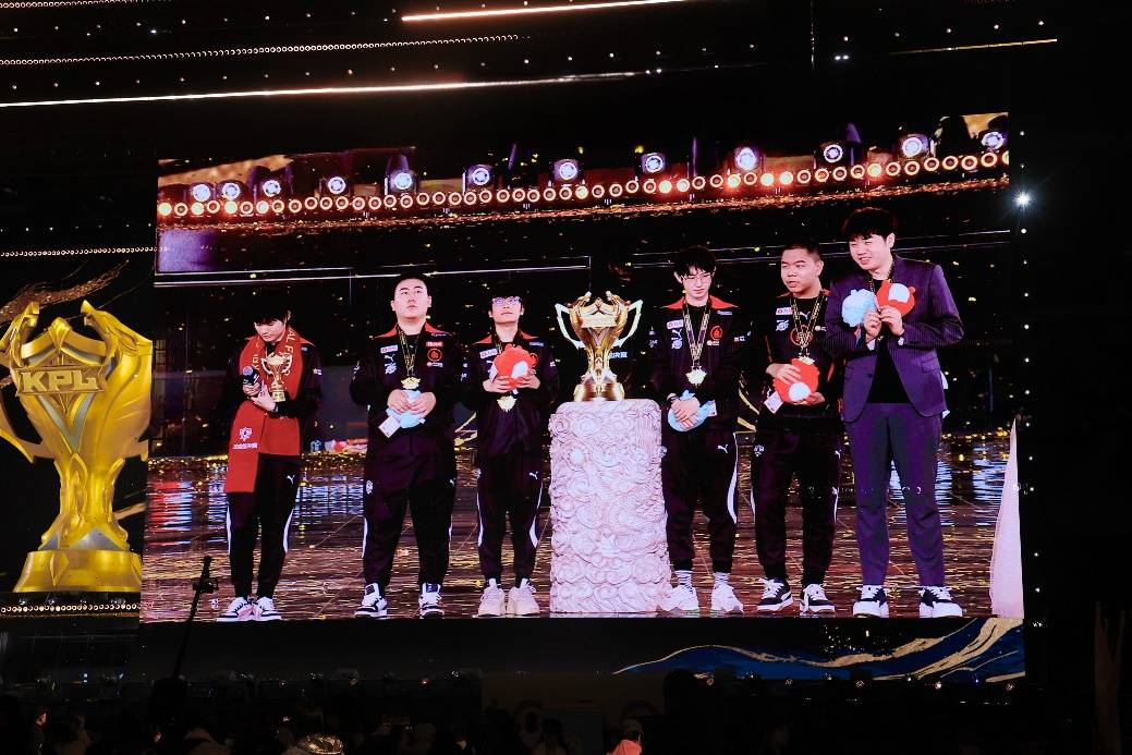 开创多个“首次”电竞营销玩法 海信助力KPL打造首届最热年度总决赛_金色_品牌_用户