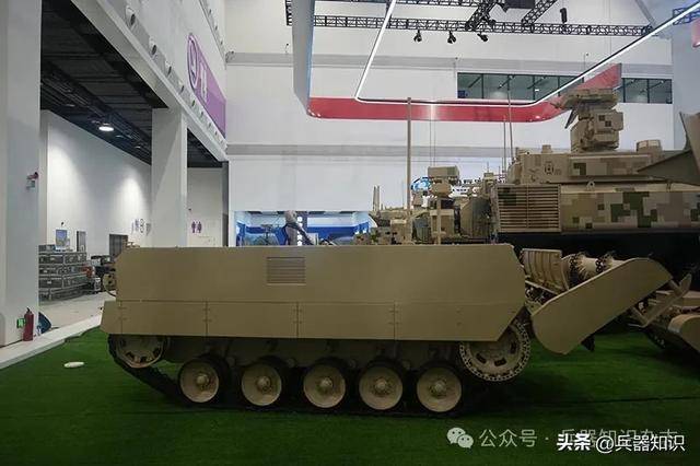 2024航展地面动态演示 之 VU-T10、VU-T5无人战车、机器狼_轻型_上图_扫雷车