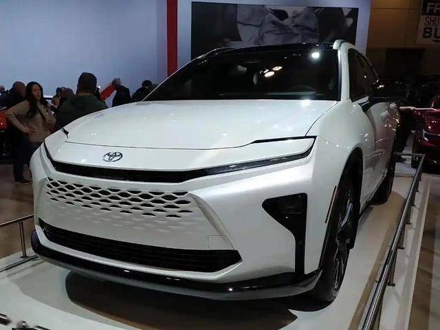 预售价曝光！丰田皇冠SUV霸气驾临，不足30W_搜狐汽车_搜狐网