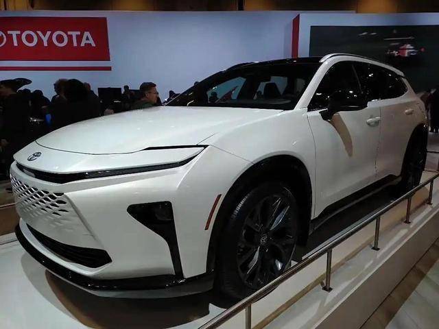 预售价曝光！丰田皇冠SUV霸气驾临，不足30W_搜狐汽车_搜狐网