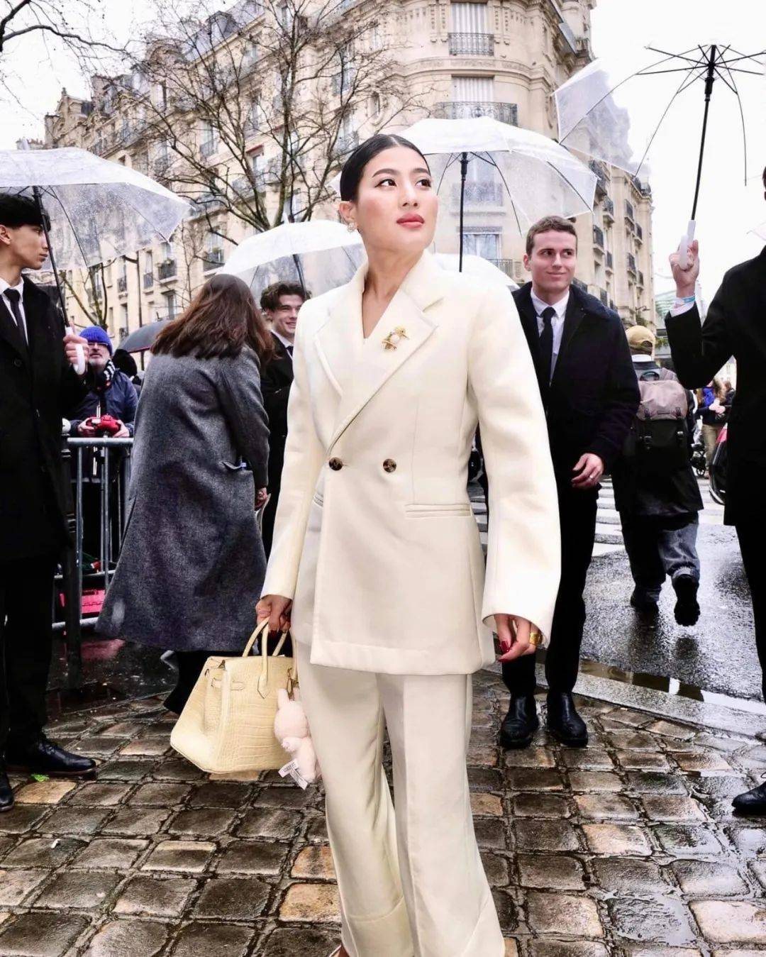 介绍下，她才是东南亚顶流女明星_Labubu_玛特_cr