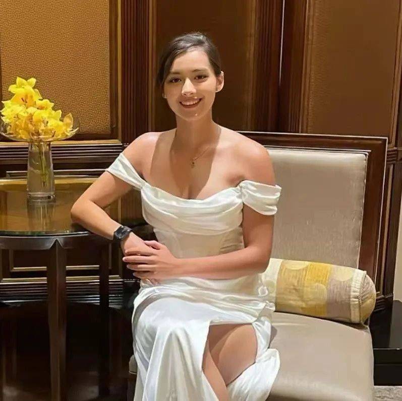 TVB港姐冠军谢嘉怡一天内两爱犬接连离世，发文对人类失去信任，网友为其打气_小狗_平台_社交