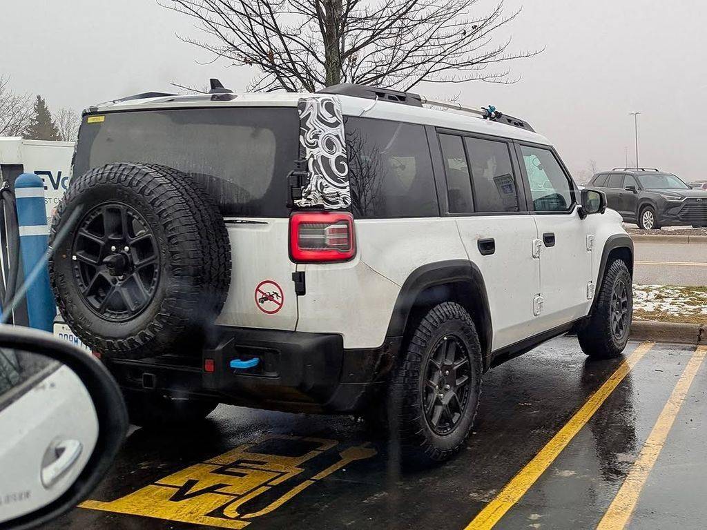 纯电硬核越野：Jeep 量产版 Recon SUV 路测图曝光 - 数码前沿 数码之家