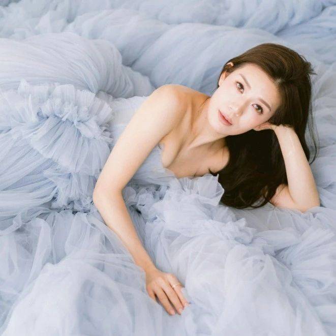 TVB美女主持45岁生日！侧卧尽显好身材！获封TVB人妻女神_张美_杨明_杨茜尧