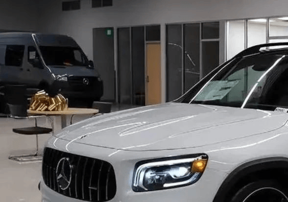 奔驰GLB大降价！2.0T+9AT四驱仅需22万，性价比爆棚值得入手吗？_搜狐汽车_搜狐网