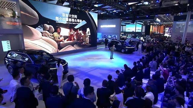 23.99万起，搭载华为乾崑，深蓝S09上海车展预售开启_搜狐汽车_搜狐网