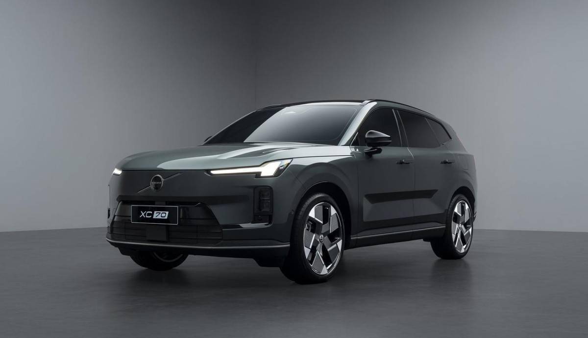 沃尔沃XC70正式亮相，全新混动架构打造，纯电续航突破200km！_搜狐汽车_搜狐网